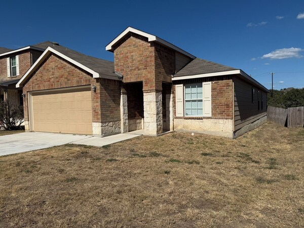 1 Story 3 Bedroom 2 Bath All King Beds And Ping Pong - Universal City, TX