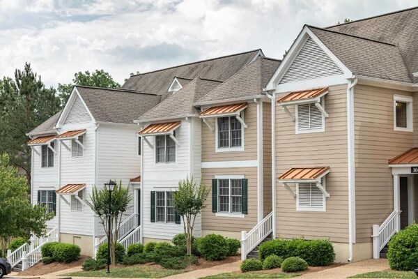 Charming 2-bedroom Townhome In Fabulous Williamsburg With Ac, Wifi, Fitness Room - 요크타운