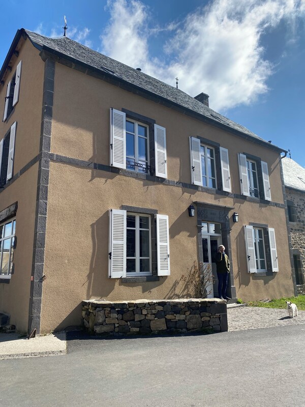 "L'hôtel D'o', A Former Coaching Inn In A Typical Cantal Village. - Chaudes-Aigues