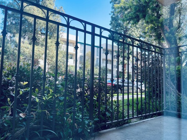 Cozy Sanctuary In La - Beverly Hills, CA