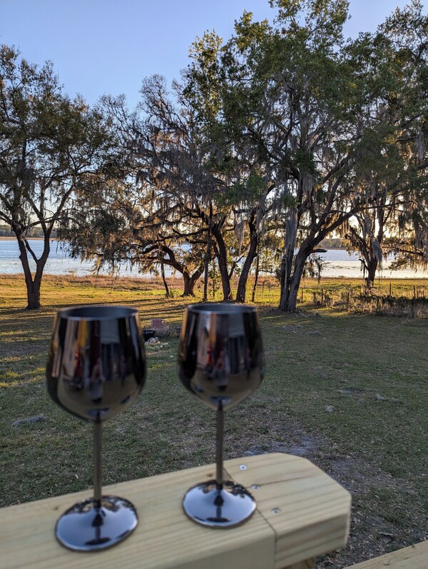 Crane Cottage,lakefront,2-bedroom, Dogs Welcome, Only 8 Miles To Rainbow River - Rainbow Springs, FL