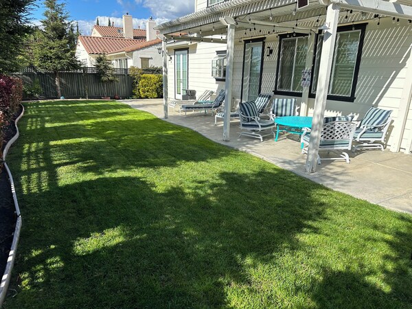 Luxurious  Spacious 3 Bedrooms 2 Baths Close To Downtown - Tracy, CA