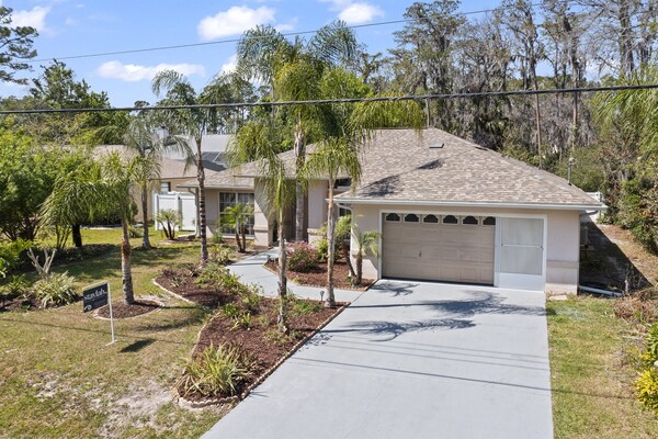 Coastal Pool Oasis 4 Bed Dog Friendly By The Beach - Palm Coast, FL