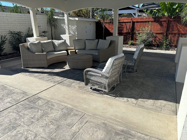 Spacious Cozy Oasis Retreat With Private Pool  Backyard - Modesto, CA