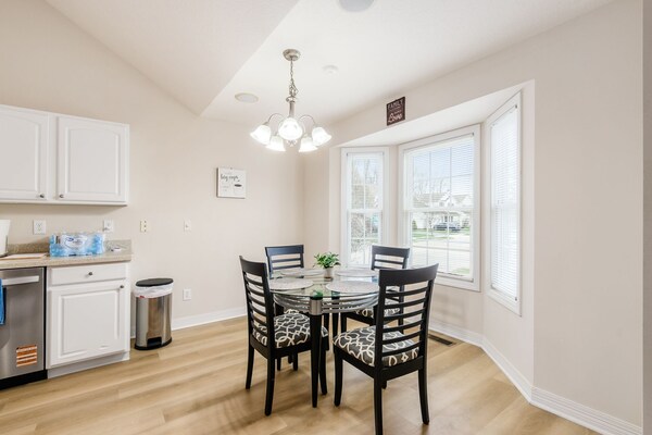 Minutes To Polaris Mall, New Stainless Steel Appliances + Flooring, Spacious 3bd - Delaware