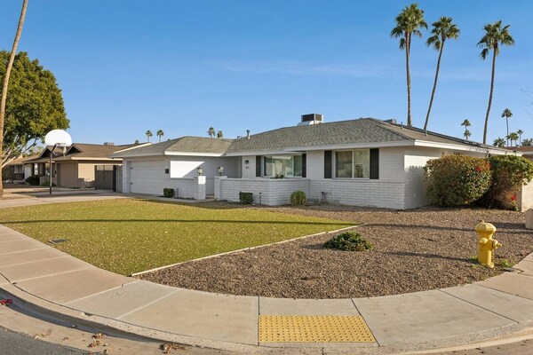 Spacious And Centralized Home In Tempe-large Pool & Yard - Gilbert, AZ