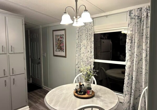 Charming 2-bedroom Mobile Home With Wifi, Ac In Welcoming Highfield-cascade - Maryland