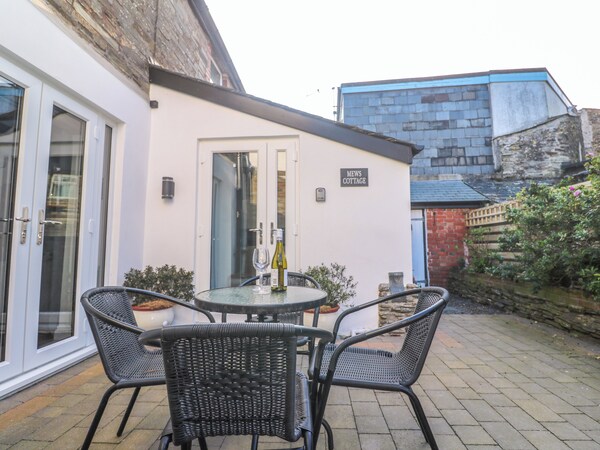 Mews Cottage, Pet Friendly, Character Holiday Cottage In Tintagel - Boscastle