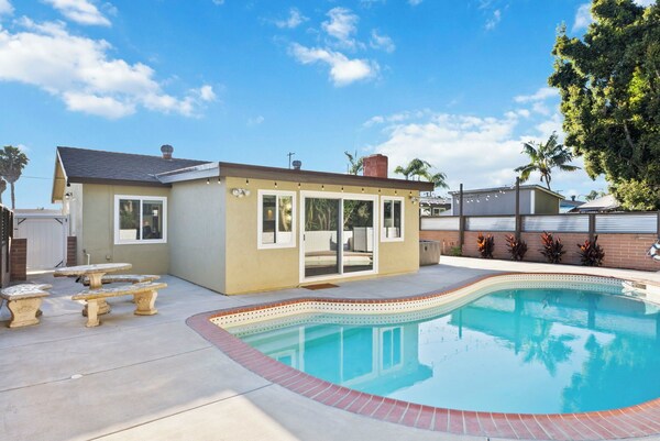 Cozy Zen Pool Jacuzzi Home In The Heart Of San Diego - San Diego, CA