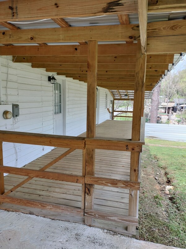 1-bedroom Apartment In The Rear Suite Of The Howard Finster Vision House Museum. - Summerville, GA