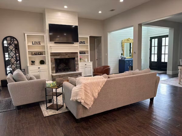 Luxury Farmhouse In Weatherford - Weatherford, TX