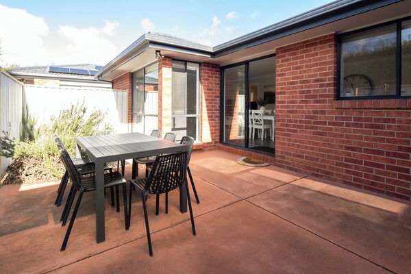 Cozy 4br Home By Melb Airport, Cbd & Watergardens - Diggers Rest