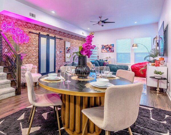 Comfy 4br 3ba Ultimate Escape W/hot Tub & Arcade - Dallas, TX