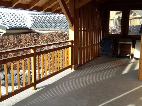Spacious Chalet For 8, Near Ski Slopes And Lake, 4 Beds, 4 Baths, Fireplace, Terrace, Parking Included - Cluses
