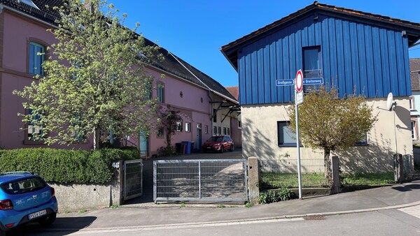 Das Blaue Haus - Vom Heustall Zur Ferienwohnung - - Pirmasens