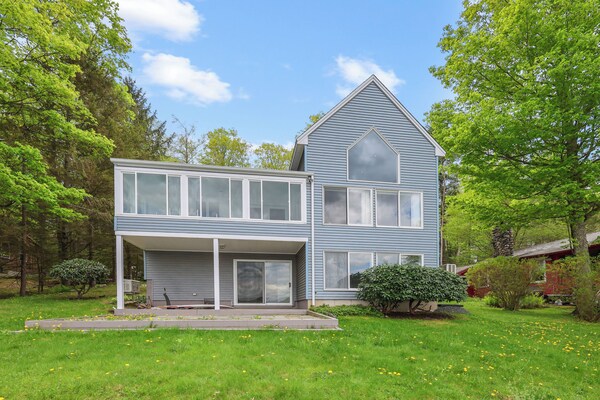 Lakefront Oasis With Spectacular Views  3br, 3ba, Sleeps 6, Private Swim Dock. - Nepaug State Forest, New Hartford