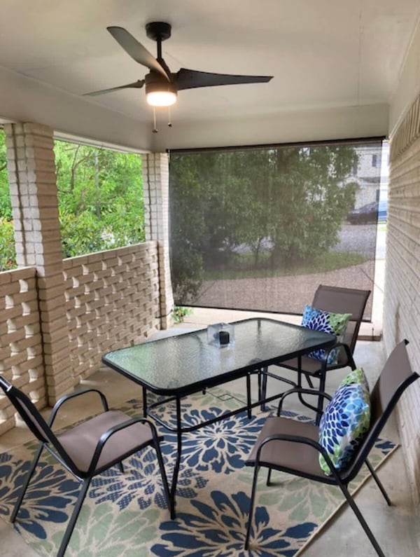 Lovely Retro 2br 2.5ba In Quiet Neighborhood - Lamar University, Beaumont