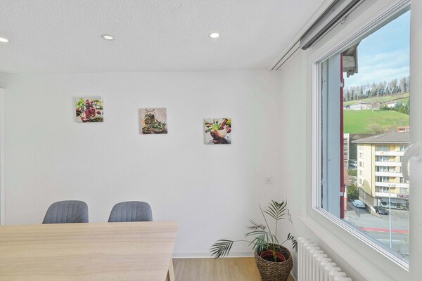Book2stay: Apartment 4 Bedrooms + Kitchen + Parking Space - Appenzell