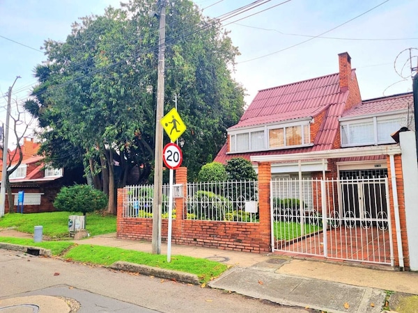 Spacious House In A Strategic And Well-connected Area - La Calera