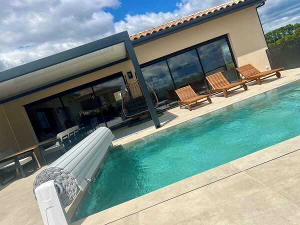 Contemporary Villa With Separate Apartment - Uzès