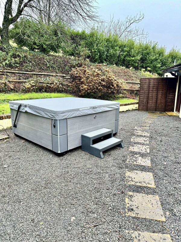 Cowslip, Cowslip Cottage Serenity With Jacuzzi - Amroth