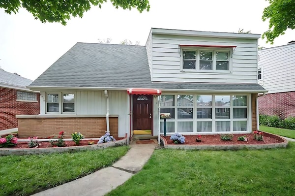 Stunning 4br Skokie House With Laundry & Backyard - Aeropuerto de Chicago O'Hare (ORD)