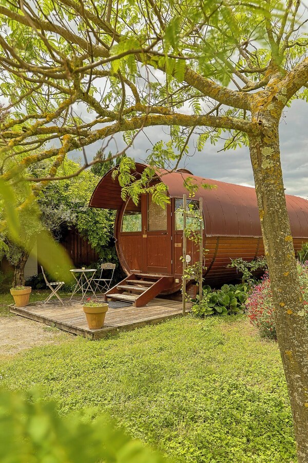 In The Quiet Countryside, Surrounded By Vineyards, A Comfortable Air-conditioned Tonneau. - Romans-sur-Isère