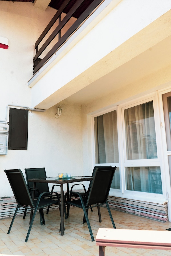 Spacious 3-bedroom Apartment With Hot Tub, Ac In Charming Gárdony - Agárd