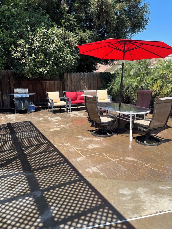 Beautiful 3-bedroom 2-baths With A Pool And Rv Parking. - 貝克斯菲爾德