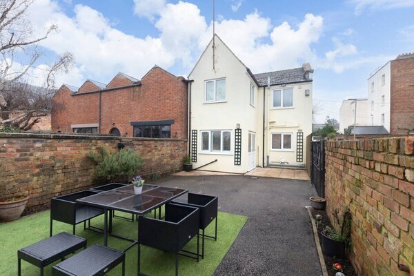 Peaceful 3-bed Home In Tivoli - Cheltenham