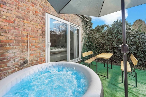 Hot Tub | Pool Table | Free Parking | Sleeps 12 - Canterbury