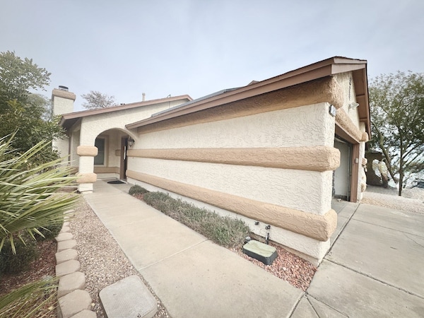 Cozy 2-bedroom House In Henderson With Wifi, Ac, Solar - Nevada