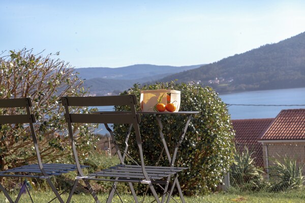 3-bedroom Charming Cottage In Rías Baixas With Wifi, Ac - Noia