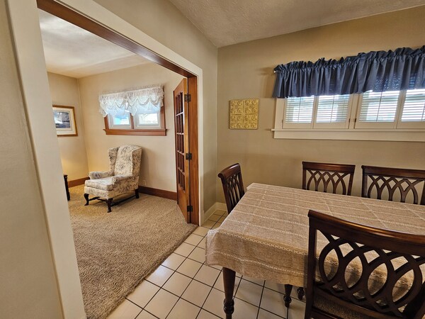 Large 3 Bedroom, 2 Bath Home, Premium Kitchen, Large Family & Living Rooms - Dayton, OH