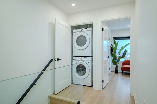 Luxury 3br Coach House In The Heart Of Toronto | 2 Kitchens, 3.5 Baths - Toronto