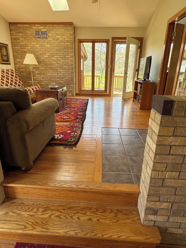 Sunflower/mushroom Farmhouse Just 6 Minutes From Lawrence\n"wakarusa Valley Farm" - Clinton Lake, KS