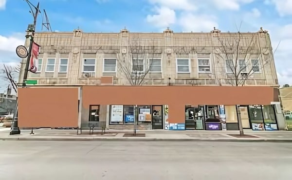 Explore Northside From Modern Studio Apartment With Washer And Dryer - Chicago, IL