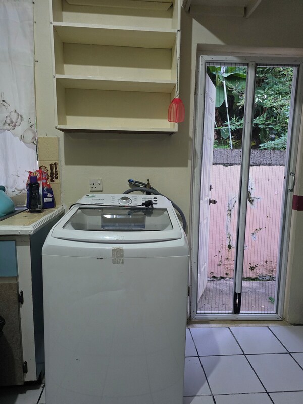 Charming And Spacious 2-bedroom 1 Bath House In Lovely Castries With Wifi, Ac, - Saint Lucia