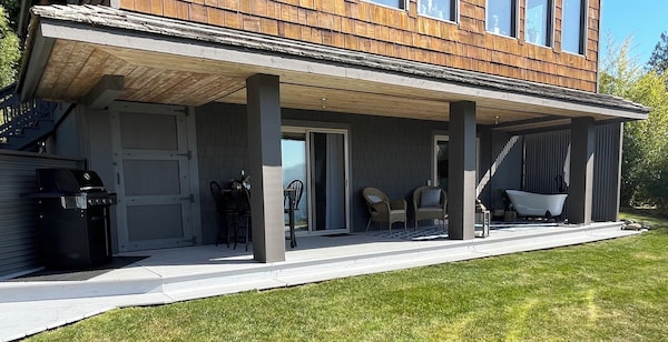 Island Alchemy Suite Is A Private Little Getaway With Spectacular Ocean Views. - Port McNeill