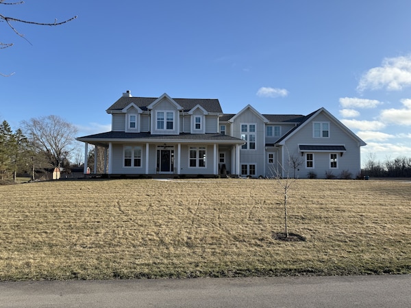 Spacious & Fun 5-bedroom Family Retreat In Welcoming Mount Pleasant - Kenosha, WI