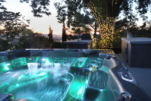 The Skyline: Hot Tub / Views / Firepit / Chic 3br - Agoura Hills, CA