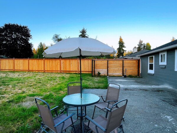 Cozy North Seattle Rambler With Spacious Yard - Seattle, WA