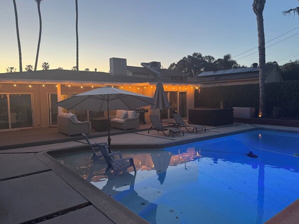 Modern 3 Bedroom Pool House With Above Ground Hot Tub, Big Backyard - Los Angeles, CA