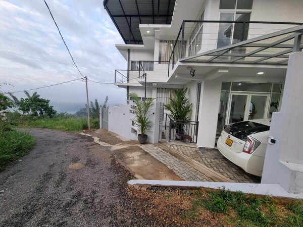Cloudscape Villa Peradeniya 4-bedroom Villa - Kandy