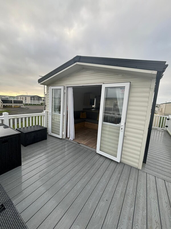 3 Bedroom Caravan (Grove 37) On Trecco Bay Holiday Park, Porthcawl - Porthcawl