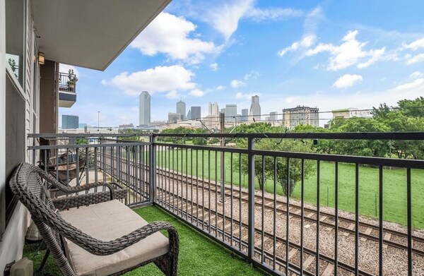 Entire Unit Downtown Dallas, Texas - City Views Near Convention Center - Dallas Zoo, Dallas