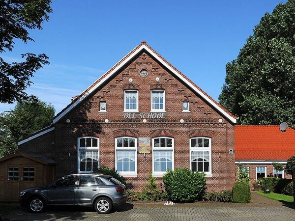 Ferienwohnung 1 - Ferienwohnungen Oll School In Der Ehem. Pension Janssen - Neuharlingersiel