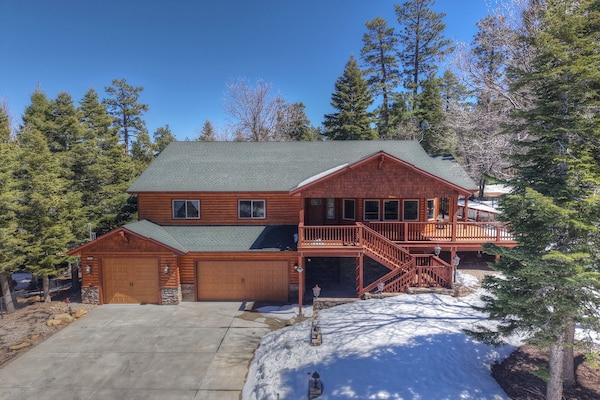 Beautiful Alpine Craftsmanship - Peaceful & Private Setting Backed Up To National Forest - 4 Bed 2 Bath  Pet Friendly - 1 Mile To Big Bear Lake Village W/ Shops, Restaurants & Entertainment. - California