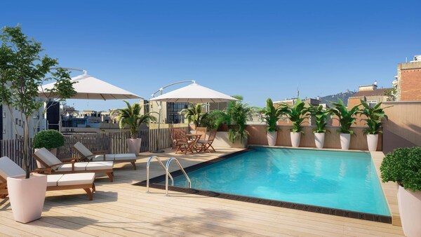Calm Apartments Presents Its Premium Apartment In The Heart Of Barcelona. - Barcelona