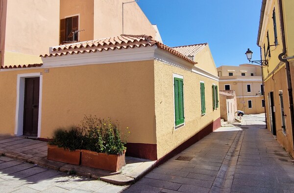 Dama Bruna, Luminosa Casa Storica Con Un'anima Delicata - La Maddalena